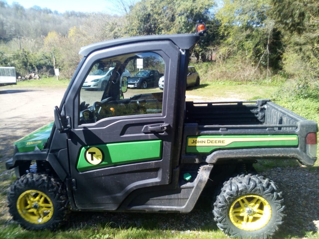 2 SEATER JOHN DEERE GATOR CABBED - Turfleet Hire