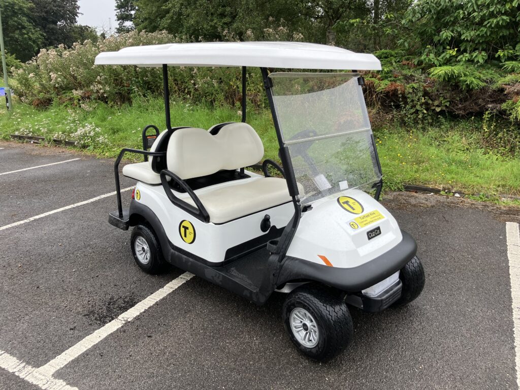 4 SEATER PEOPLE CARRIER - Turfleet Hire